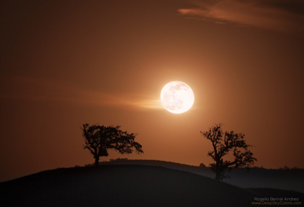 Country Moon – Deep Sky Colors