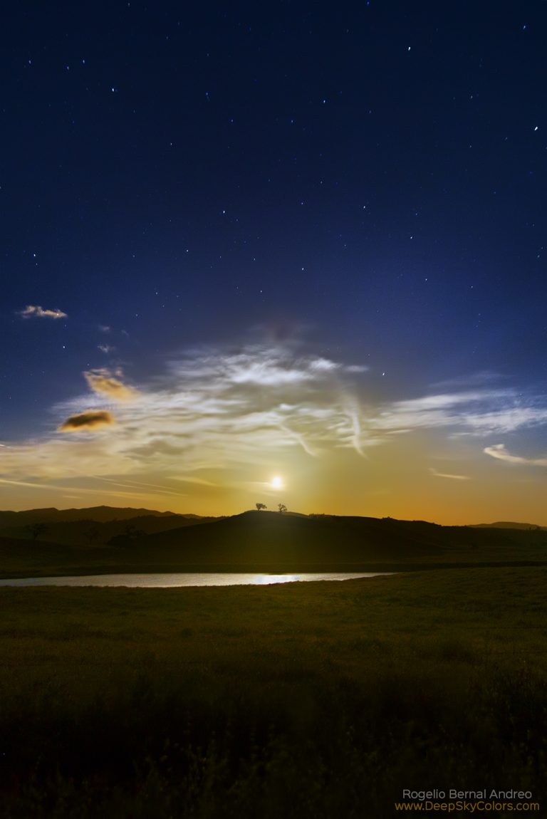 Country Moonrise – Deep Sky Colors