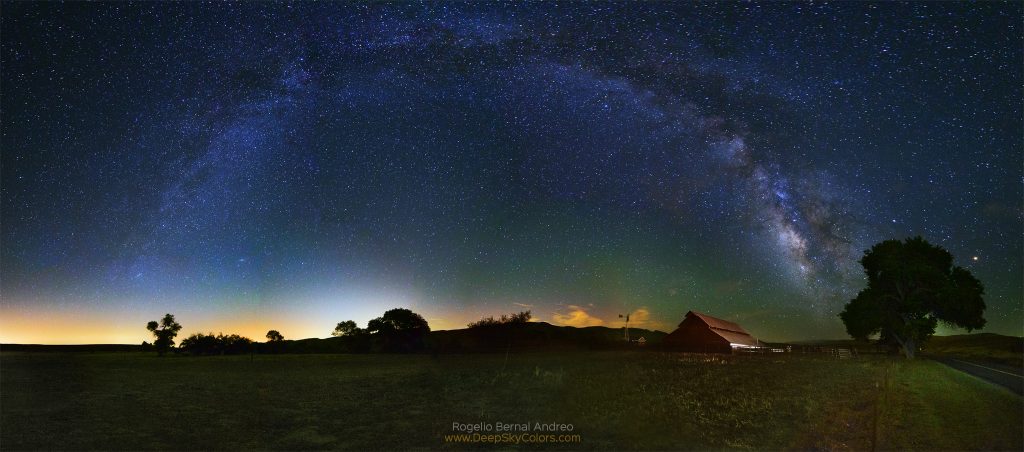 Farm Nightlight – Deep Sky Colors
